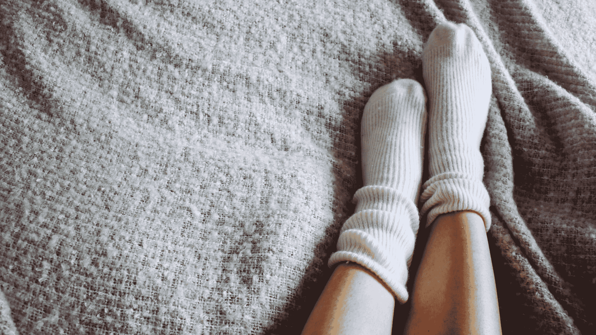 Cold legs: causes and solutions | G-Heat